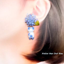 〈2025限定色〉紫陽花追っかけねこのピアス 淡ブルー ピアス（スタッド・一粒） AtelierMonChatBleu 通販 19354136 ...