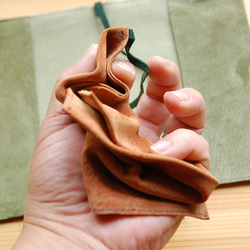 『豚革で作ったブックカバー』 文庫本サイズ 純国産豚スウェード ブックカバー ものたび工房 通販 19356202｜Creema(クリーマ)