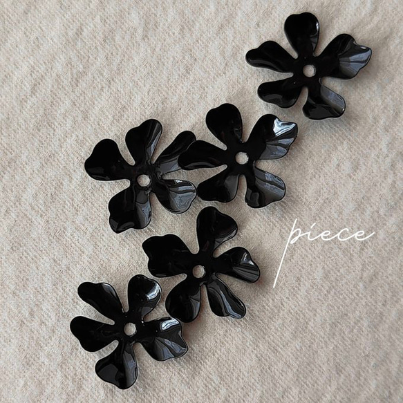 4個 メタルフラワー 黒 花 ブラックメッキ ニッケルフリー ボタニカル 中心穴 花座 ビーズキャップ 4892 チャーム piece*ピース ...