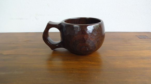 黒い神代ケヤキの一木彫りコーヒーカップ マグカップ 良岳 通販 19366933｜Creema(クリーマ)