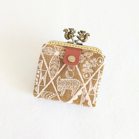 ミナペルホネン symphony リスがま口二つ折り財布 二つ折り財布 mottey 通販 19367807｜Creema(クリーマ)