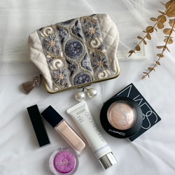 コスメポーチ がま口ポーチ インド刺繍リボン キャンディブラック マルチポーチ タッセル 生成り/サックス がま口 hareiro 通販 ...