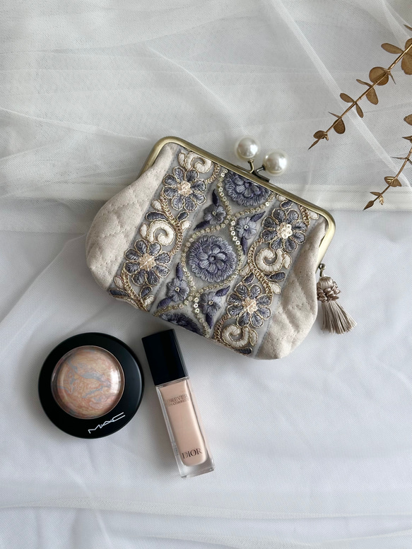 コスメポーチ がま口ポーチ インド刺繍リボン キャンディブラック マルチポーチ タッセル 生成り/サックス がま口 hareiro 通販 ...