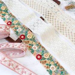 新入荷！これからの季節にぴったり！『インドリボン 小花柄 クリーム』～巾5.5cm×50㎝単位でカット〜 リボン・テープ Blanc de ...