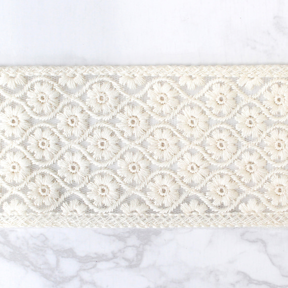 新入荷！これからの季節にぴったり！『インドリボン 小花柄 クリーム』～巾5.5cm×50㎝単位でカット〜 リボン・テープ Blanc de ...