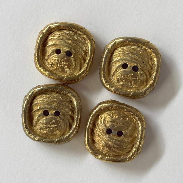 ボタン レトロ 四角 スクエア メタルボタン 金属ボタン ゴールド 2つ穴 23.5mm 4個セット am-012 ボタン miucha（ミウシャ） 通販 19374099｜Creema(クリーマ)