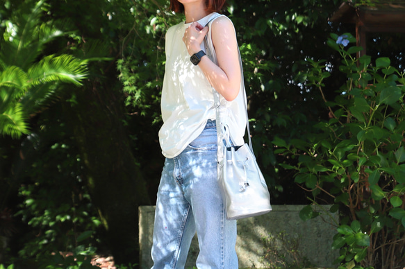 【新作】コンパクトなのに長財布が入る 巾着ショルダーバッグ レディース メンズ 本革 シルバー 日本製 ma-04ss 巾着バッグ artigiano 通販 19383027｜Creema(クリーマ)