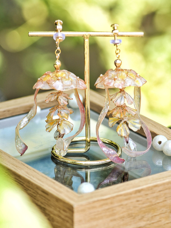 【NiouJiou 手作りディップアートアクセサリーた】紫陽花クラゲ イアーリング ピアス（フック・チェーン） NiouJiou 通販 ...