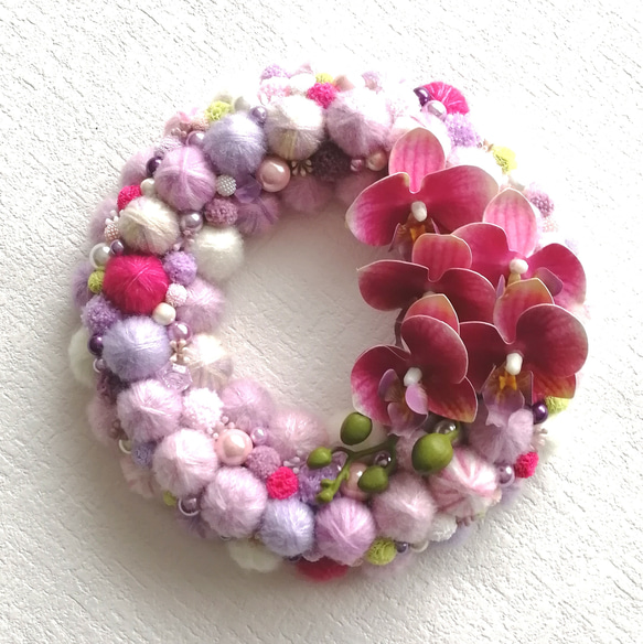 毛糸玉と胡蝶蘭のピンクパープルリース リース Allium blue perfume 通販 19407635｜Creema(クリーマ)