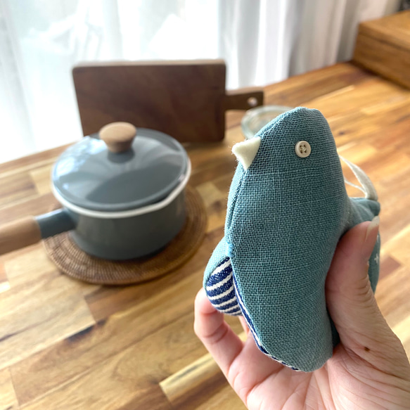 ことりの鍋つかみ 水色 小鳥 鳥 バード ミトン 青 ブルー 鍋つかみ 理子 通販 19408033｜Creema(クリーマ)