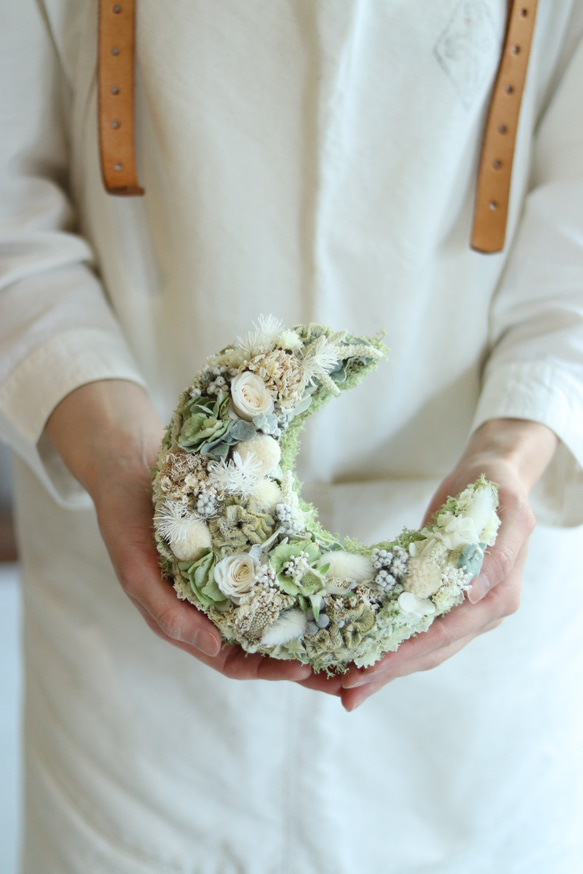 moon flower お好きな色で作ります 三日月リース プリザーブドフラワー お花とアクセサリーのお店 通販 19416846 ...