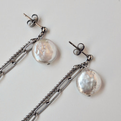 コイン型パールのチェーンピアス/サージカルステンレス ピアス（フック・チェーン） ENNE. 通販 19417346｜Creema(クリーマ)