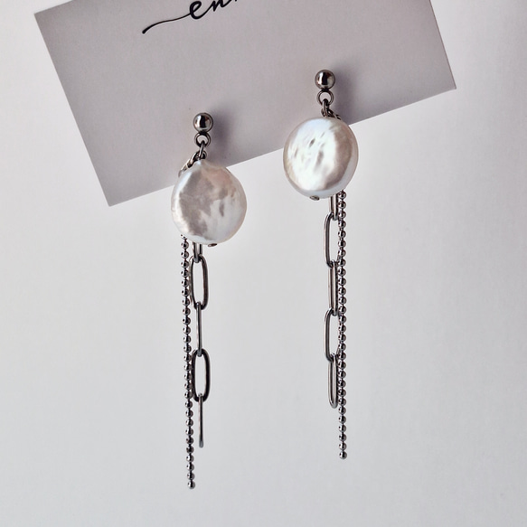 コイン型パールのチェーンピアス/サージカルステンレス ピアス（フック・チェーン） ENNE. 通販 19417346｜Creema(クリーマ)