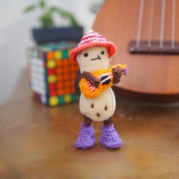 赤いボーダー帽子のカラフルウクレレピーナッツくん（M) ぬいぐるみ ukulele_peanuts 通販 19417904｜Creema(クリーマ)