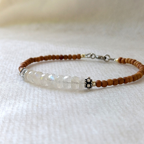 白檀ブレスレット レインボームーンストーン【6月誕生石】d② ブレスレット 文鳥 通販 19418415｜Creema(クリーマ)