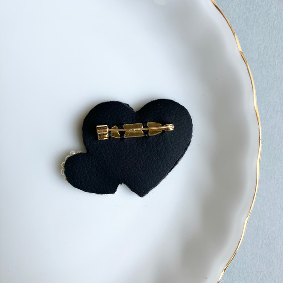 ハート blackスパンコール ビーズ刺繍ブローチ ブローチ ryoca 通販 19418615｜Creema(クリーマ)