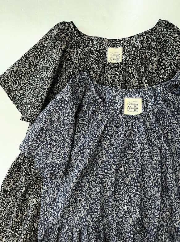 深い森と動物たちの半袖ワンピース＊ポケット付＊国産綿100％＊うさぎキツネ小鳥＊フリーサイズ＊ダークネイビー ワンピース loosey ...