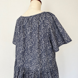 深い森と動物たちの半袖ワンピース＊ポケット付＊国産綿100％＊うさぎキツネ小鳥＊フリーサイズ＊ダークネイビー ワンピース loosey ...