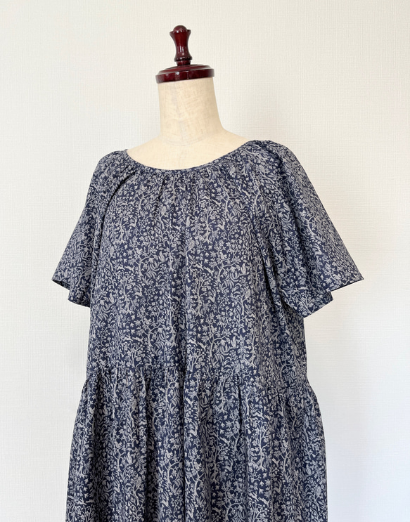 深い森と動物たちの半袖ワンピース＊ポケット付＊国産綿100％＊うさぎキツネ小鳥＊フリーサイズ＊ダークネイビー ワンピース loosey ...