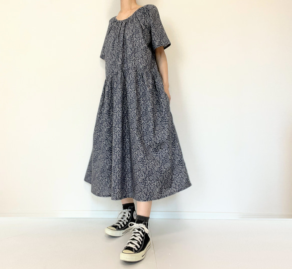 深い森と動物たちの半袖ワンピース＊ポケット付＊国産綿100％＊うさぎキツネ小鳥＊フリーサイズ＊ダークネイビー ワンピース loosey ...