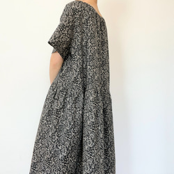 深い森と動物たちの半袖ワンピース＊ポケット付＊綿100％＊リスうさぎ小鳥＊フリーサイズ＊ブラック ワンピース loosey goosey 通販 ...