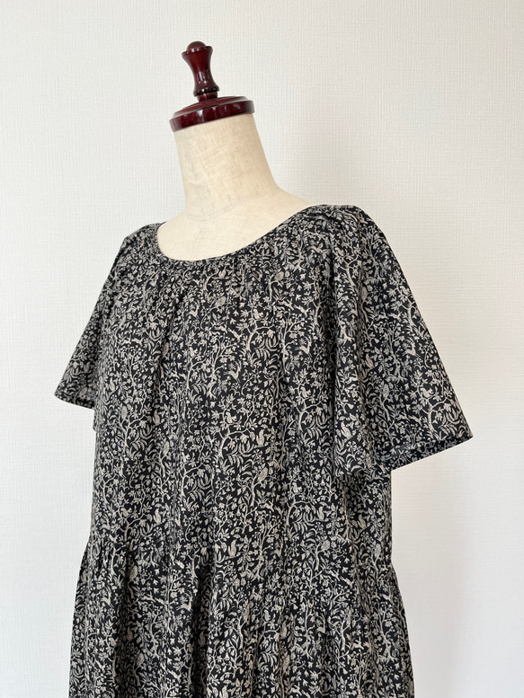 深い森と動物たちの半袖ワンピース＊ポケット付＊綿100％＊リスうさぎ小鳥＊フリーサイズ＊ブラック ワンピース loosey goosey 通販 ...