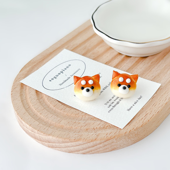 しばいぬパンみみかざり（ピアス・イヤリング）【柴犬・豆柴・しばけん・シバイヌ】【赤柴・赤毛・レッド】【ミニチュアパン】 ピアス（スタッド・一粒 ...
