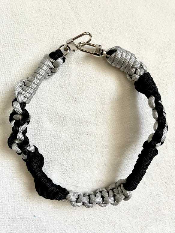 パラコード スマホ ハンドストラップ ハンドメイド ブラック×シルバー スマホケース・カバー non__accessory 通販 ...