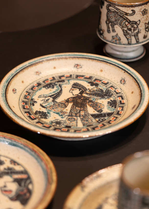 詩瓷集2025新作 景徳鎮手描き染付｜中国伝統影絵芝居模様 菓子皿・茶托 直径約19cm 大皿 詩瓷集 通販 19420129｜Creema ...