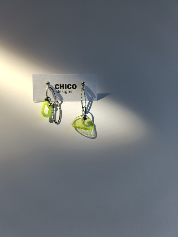 neon║ピアス/イヤリング ピアス（スタッド・一粒） CHICO 通販 19420349｜Creema(クリーマ)