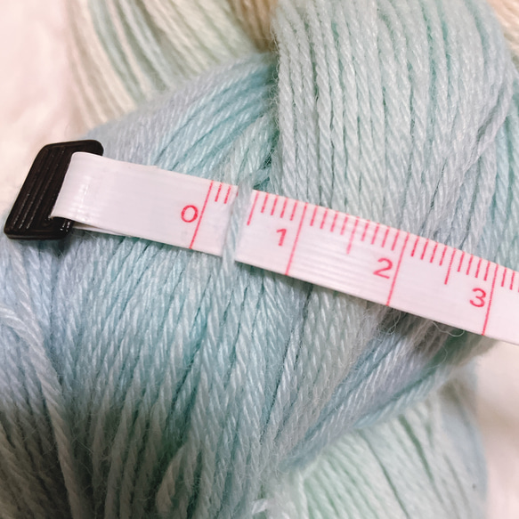 手染め毛糸 ブルー、ベージュ ウール100%中細145gかせ 毛糸 Granny Blue 通販 19421843｜Creema(クリーマ)