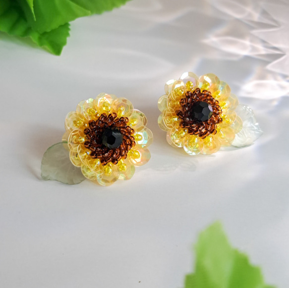 揺れない大ぶりひまわりピアス/イヤリング ビーズ刺繍ピアス/イヤリング イヤリング・ノンホールピアス Ellen 通販 19435545 ...