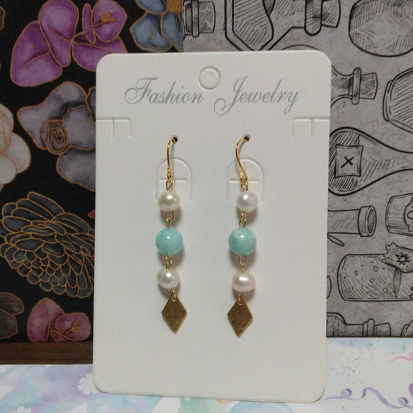 【送料無料】淡水ホワイトパール、天然石アマゾナイト、菱形真鍮パーツのシンプルピアス ピアス（フック・チェーン） Petit Coffret ...