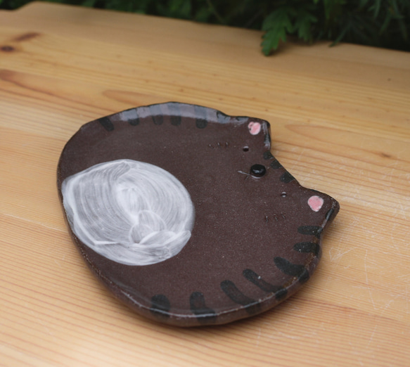 ニャンコの平皿(中くらい) 中皿 841studio 通販 19446389｜Creema(クリーマ)