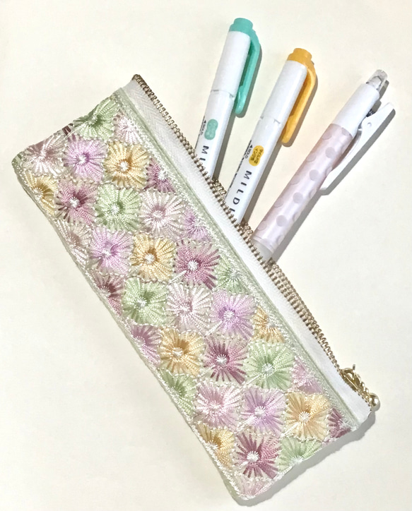 【Creema限定】Elizabeth ribbon 16cmインド刺繍ペンケース（flower） ペンケース earth jewelry ...