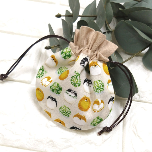 《ミニサイズ》柴犬と唐草風呂敷の丸くて小さな巾着ポーチ ＃n1271 巾着袋 natura-drop 通販 19495341｜Creema(クリーマ)