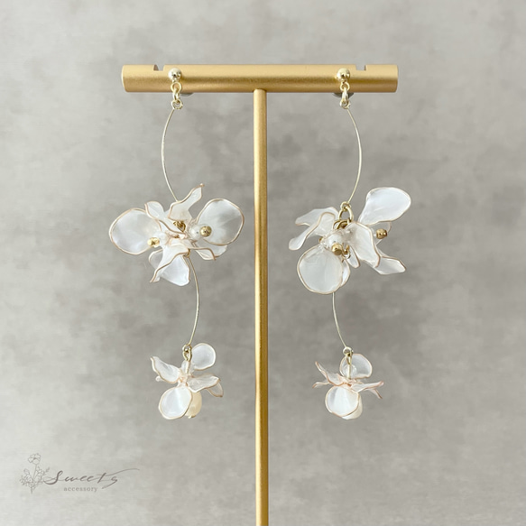 【fleurs 〜ﾌﾙｰﾙ〜】ウェーブフラワーの耳飾り ピアス・イヤリング イヤリング・ノンホールピアス Sweets 通販 19510270｜Creema(クリーマ)