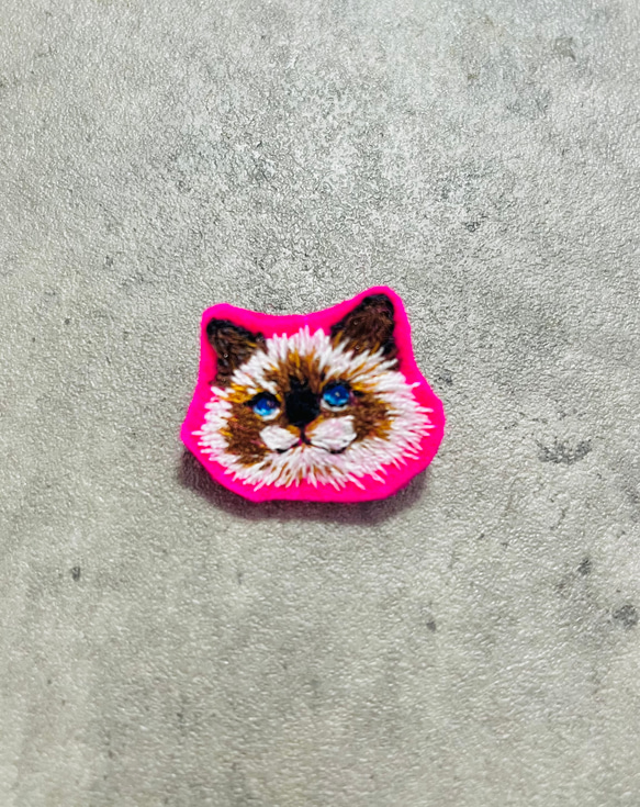 KAWAII 刺繍ブローチ 【ネコ】 ブローチ アート刺繍ChicChic 通販 19510319｜Creema(クリーマ)