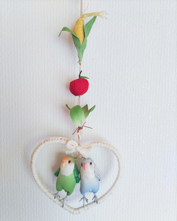 つるし飾り️ブランコ大好きラブラブ♡コザクラインコさん 和布リメイク その他置物 北乃 KITANO 通販 19513684｜Creema(クリーマ)