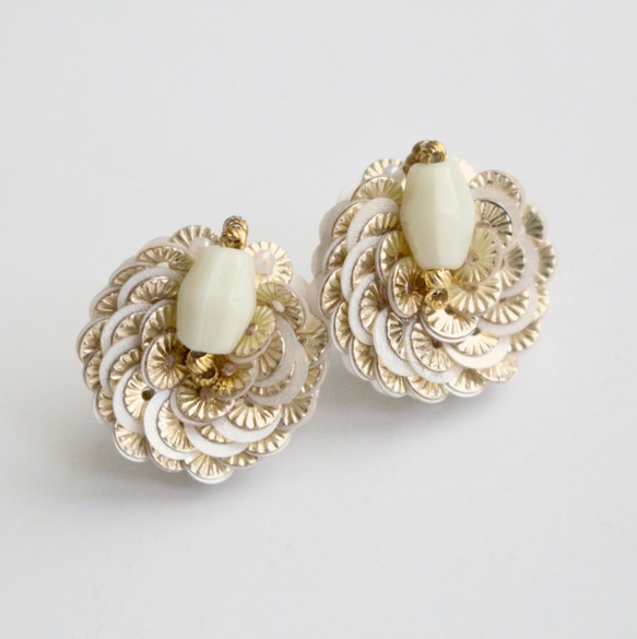 Swanette petal 【gold】ピアス/イヤリング ピアス（スタッド・一粒） en.fchi. 通販 19518876｜Creema ...