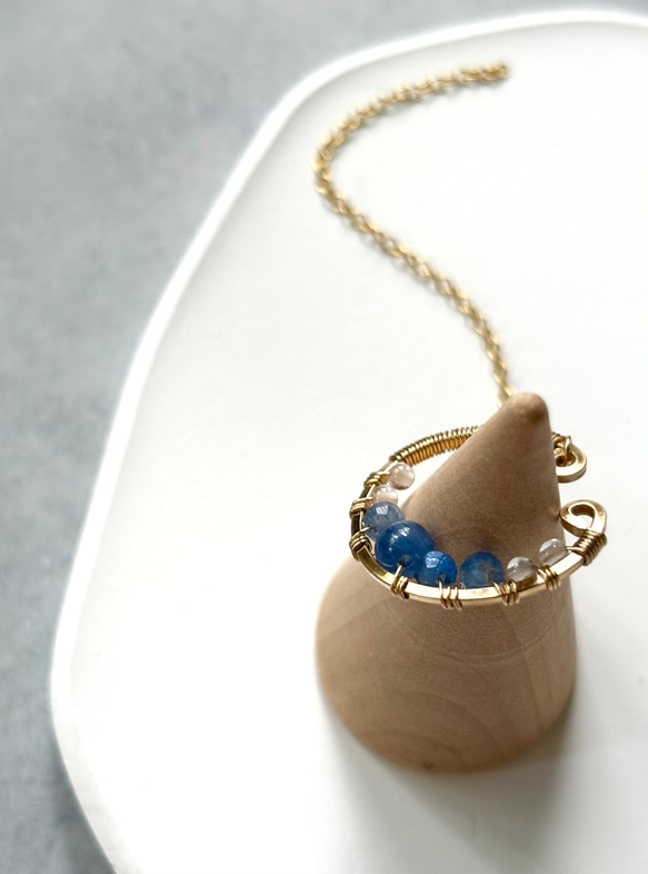 14kgf 天然石の三日月イヤーカフ／バックチェーン付き・バックチェーン無し イヤーカフ milimili901 通販 19523412｜Creema(クリーマ)