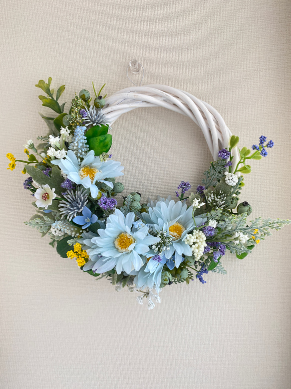 『Creema限定』【送料無料】水色のマーガレットのリース 小さめ アーティフィシャルフラワー A-310 リース brannir 通販 19551527｜Creema(クリーマ)