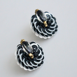 《数量限定》 Swanette petal【noir】ピアス/イヤリング｜影をまとう ピアス（スタッド・一粒） en.fchi. 通販 ...