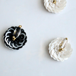 《数量限定》 Swanette petal【noir】ピアス/イヤリング｜影をまとう ピアス（スタッド・一粒） en.fchi. 通販 ...