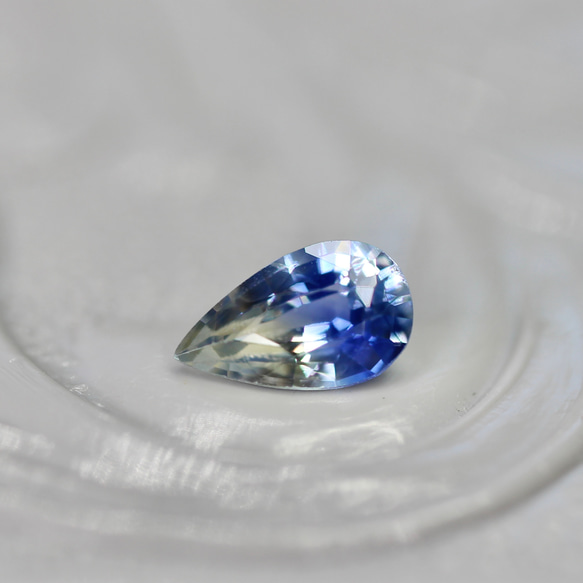 バイカラーサファイア 0.28ct ペアシェイプカット 5.2mm×3.1mm×2.3mm【MJ2810】 その他アクセサリー Mei JEWELRY 通販 19570120｜Creema(クリーマ)