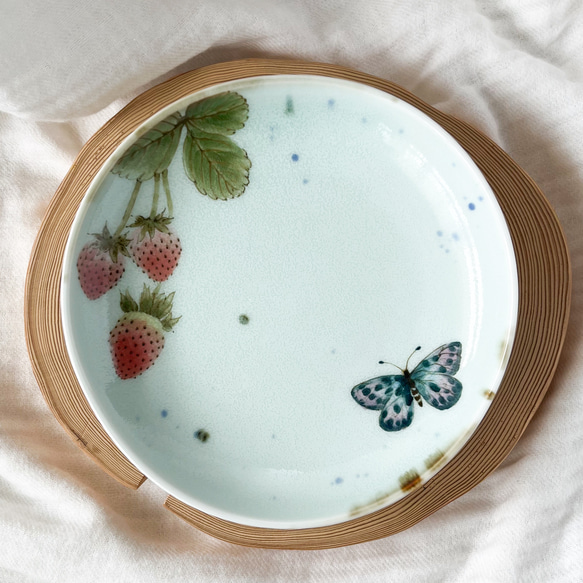 チコロット ️取り皿 ️すべて手描き ️染付け ️普段使いに丁度いい ️plate ️いちご ️蝶 中皿 チコロット 通販 19571414 ...