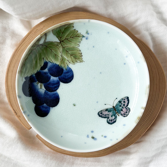 チコロット ️取り皿 ️すべて手描き ️染付け ️普段使いに丁度いい ️plate ️ぶどう ️蝶 中皿 チコロット 通販 19571459 ...
