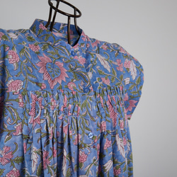 蒸し暑い時期にサラサラしたインド綿 ブロックプリントピンタックギャザーワンピース ブルー 0738BL ワンピース SWiMMY Clothing 通販 19623875｜Creema(クリーマ)