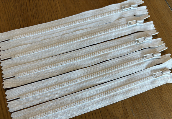 新入荷！1セットのみ！『軽くて使いやすい♪ビスロンファスナー 20cm YKK』～クリーム 計5本セット～ その他素材 Blanc de Roi 通販 19635385｜Creema(クリーマ)