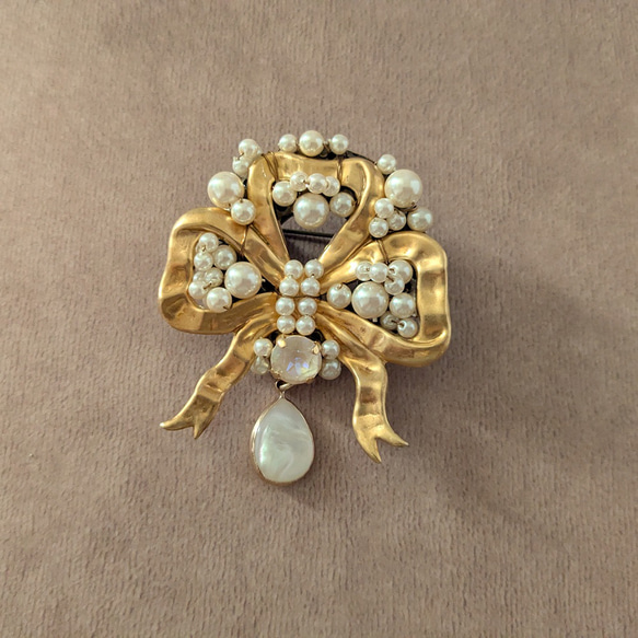 大きなリボンのブローチ（K1230) ブローチ さくら庵 通販 19668110｜Creema(クリーマ)